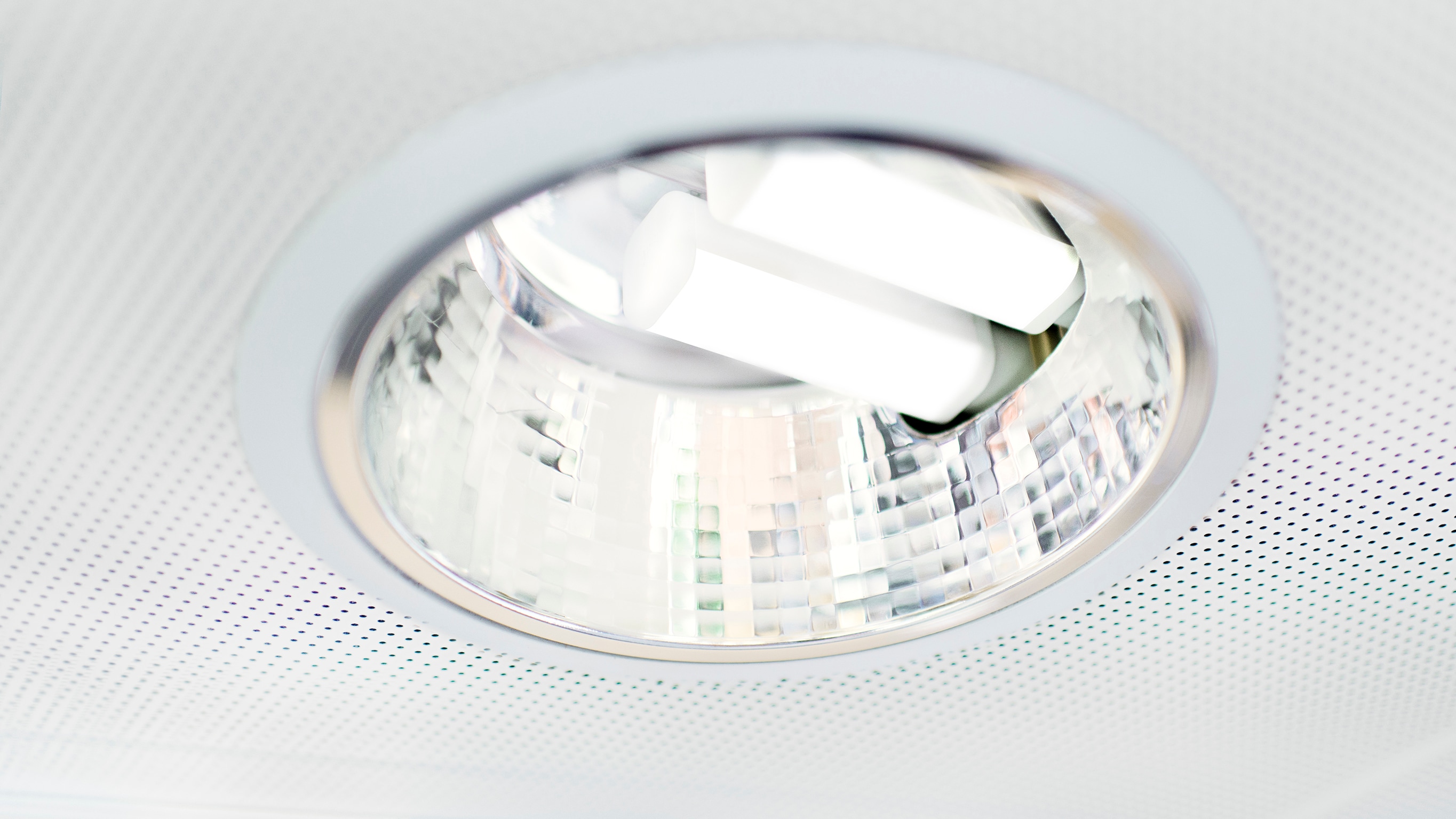 Philips CorePro LED PL-C ‒ die Alternative für Kompaktleuchtstofflampen ...