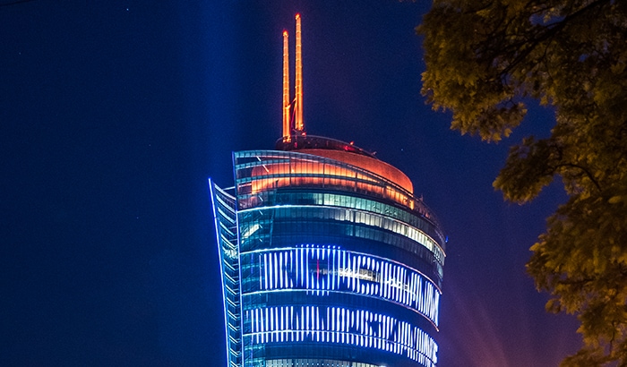 Warsaw Spire inspires the Polish capital with bright new LED lighting ...