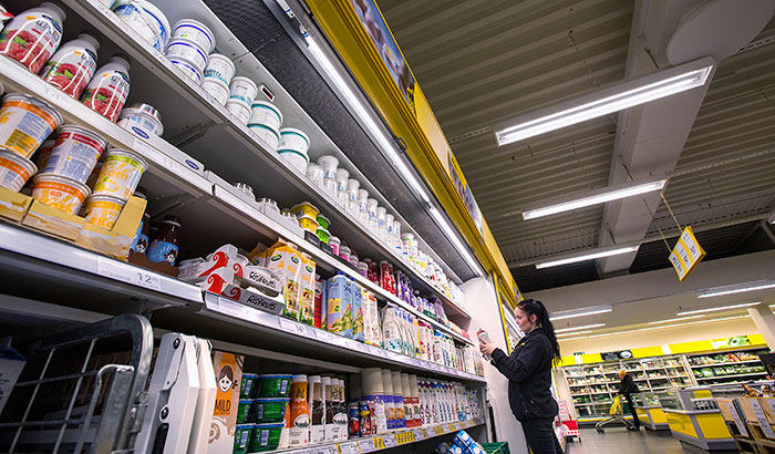 Easier life for installers with a new universal LED tube by Philips ...