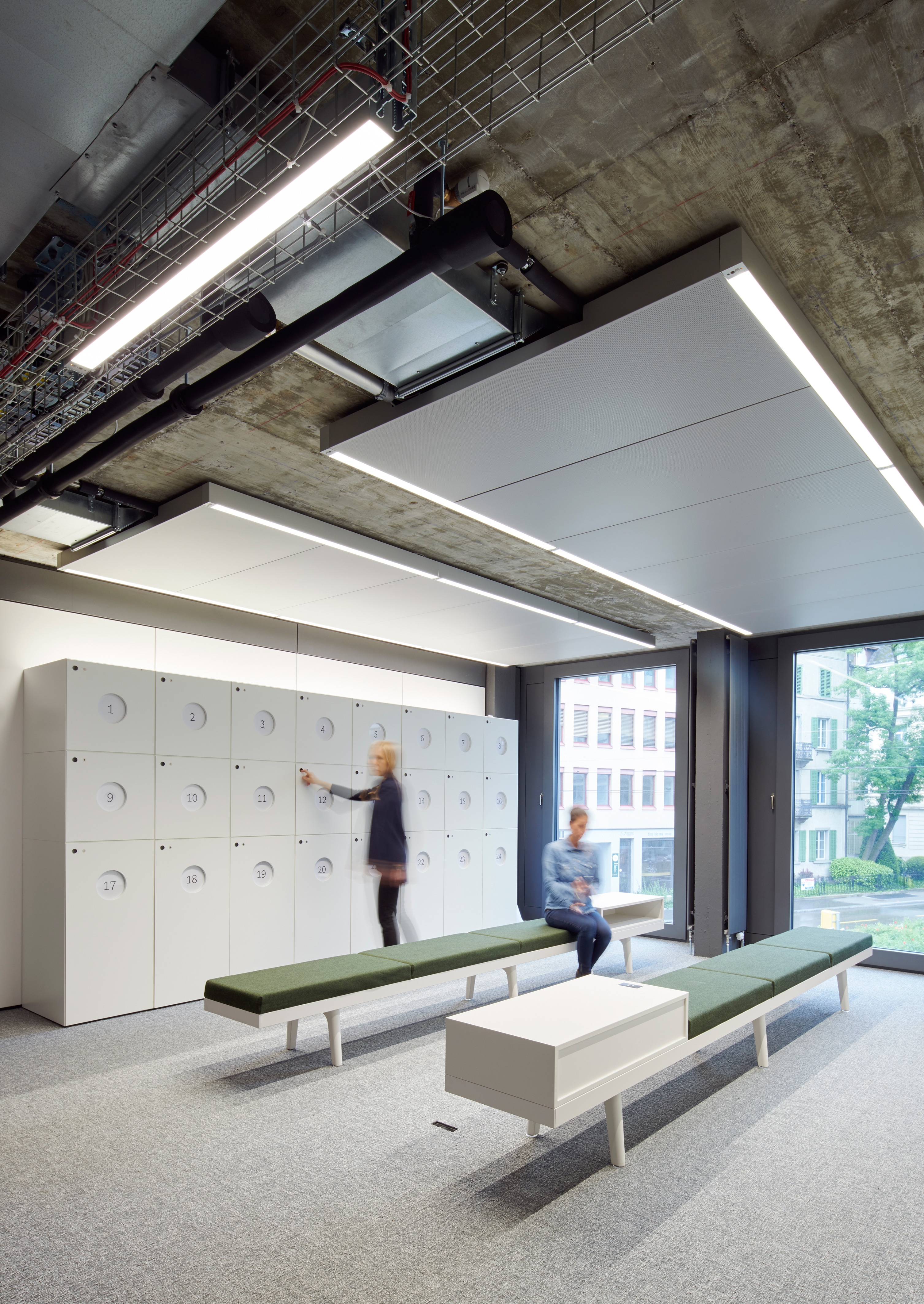BCG: Mit Signify smart und bunt in neue Arbeitswelten | Signify Company ...