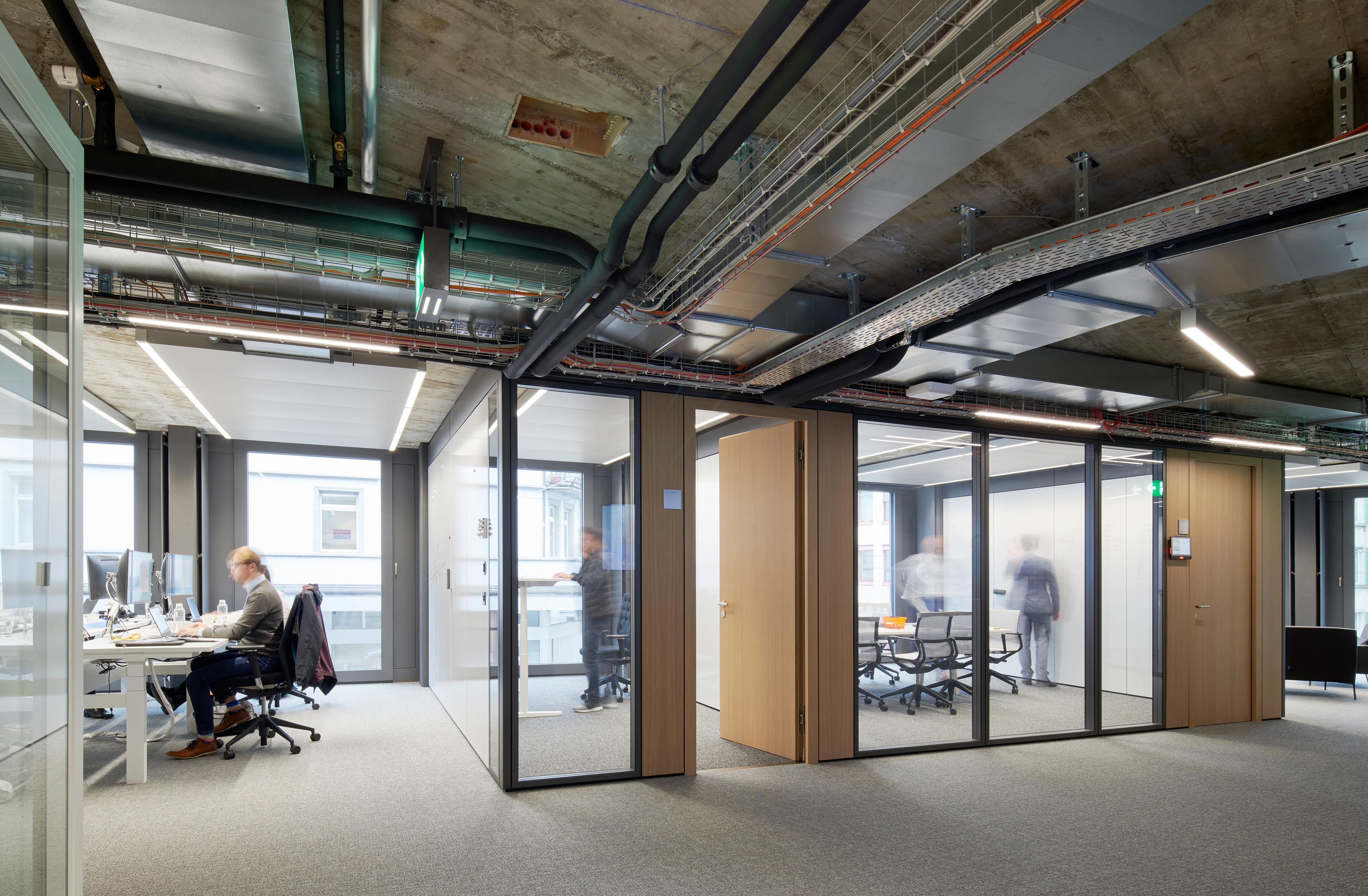 BCG: Mit Signify smart und bunt in neue Arbeitswelten | Signify Company ...