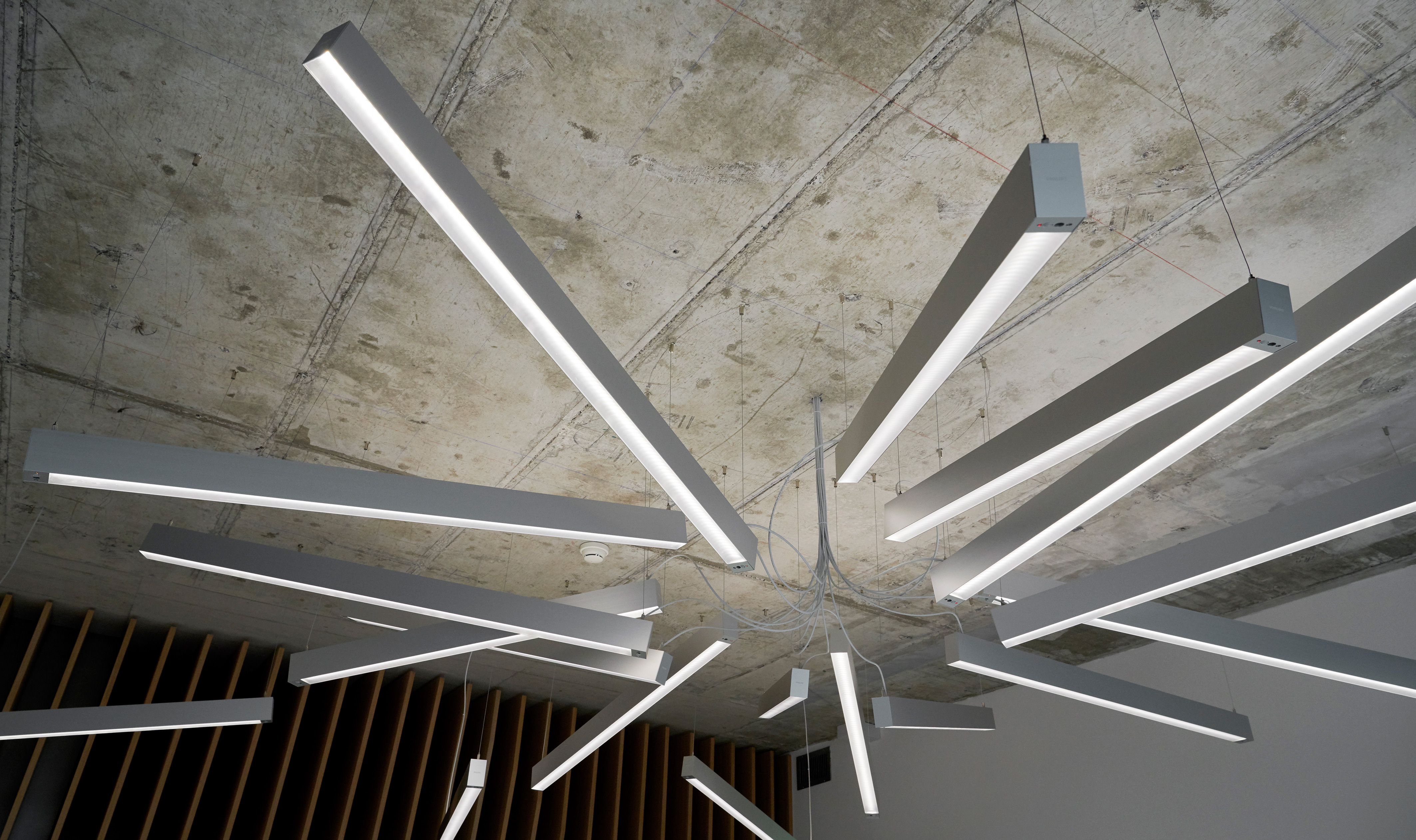 BCG: Mit Signify smart und bunt in neue Arbeitswelten | Signify Company ...