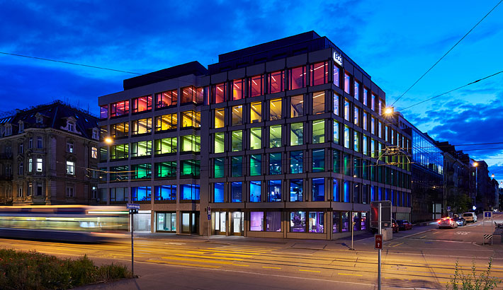 BCG: Mit Signify smart und bunt in neue Arbeitswelten | Signify Company ...