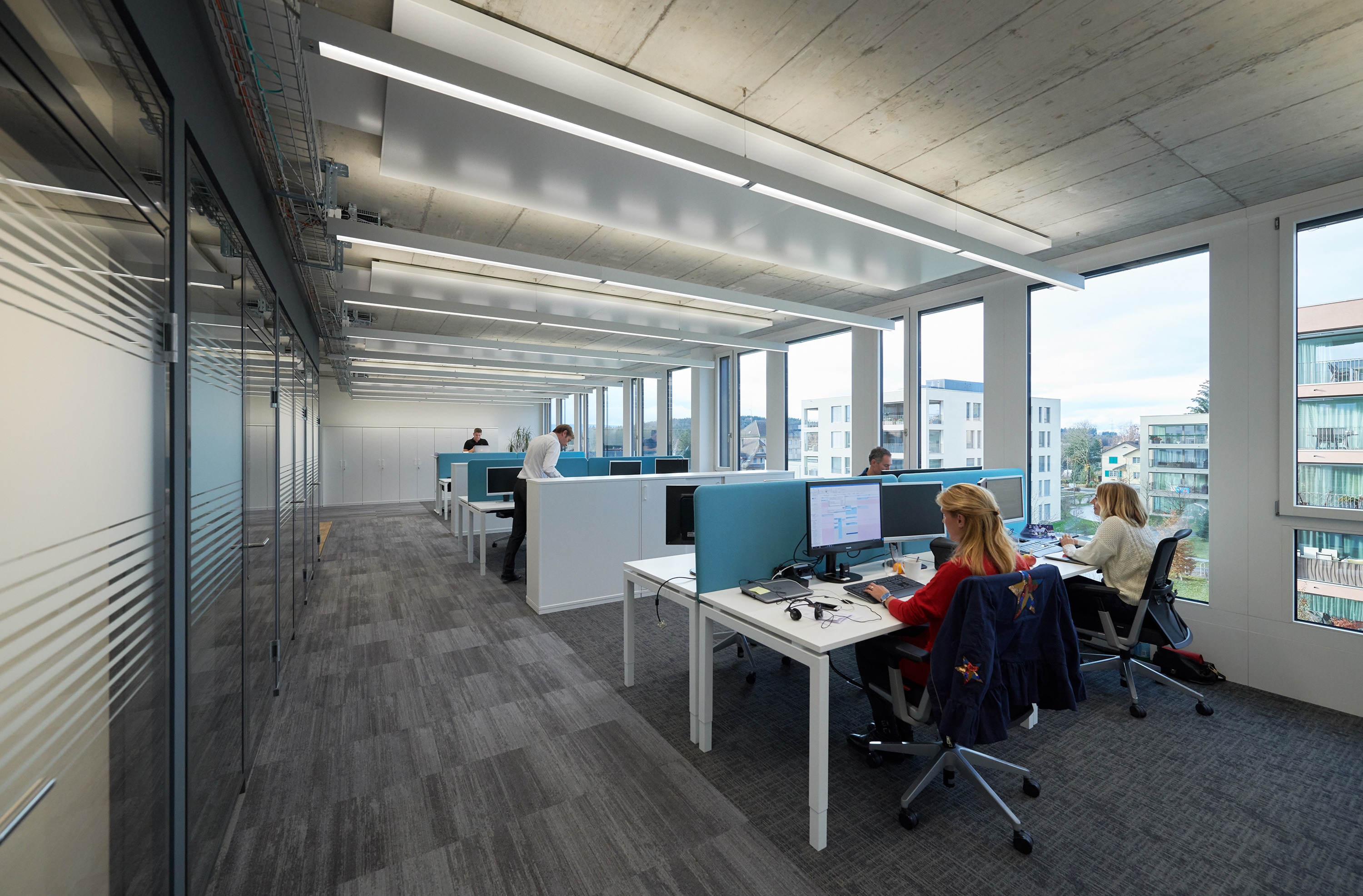 Signify Schweiz macht innovative Bürobeleuchtung erlebbar | Signify ...