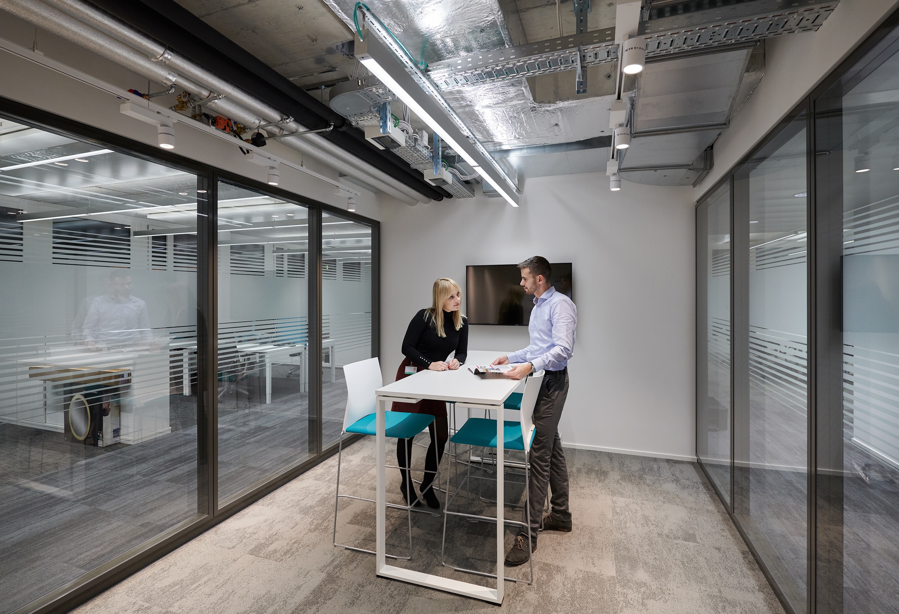 Signify Schweiz macht innovative Bürobeleuchtung erlebbar | Signify ...