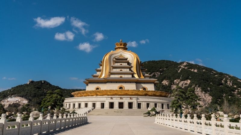 Lighting up Mount Putuo’s Guanyin temple | Signify Company Website