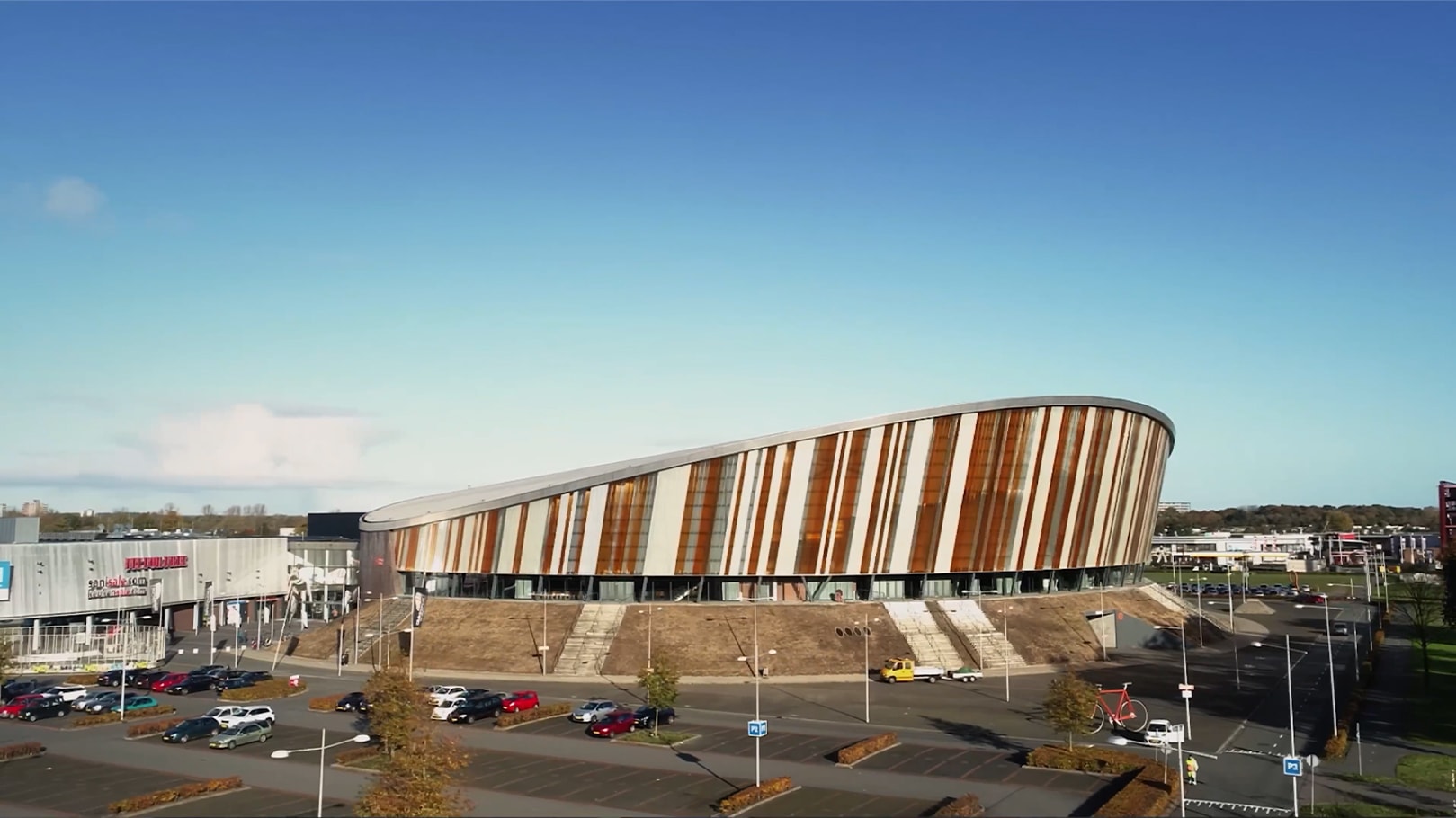 Omnisport optimizes indoor sports lighting with Interact | Signify