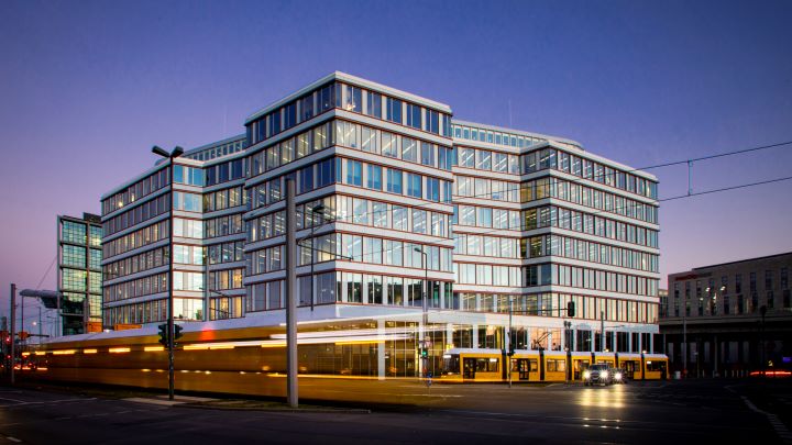 Interact Pro Enterprise für das EDGE Grand Central Berlin | Signify ...