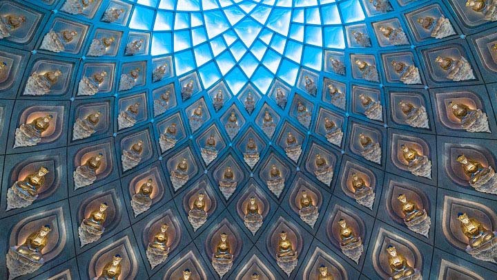 Unique Color Kinetics lighting in domed ceiling | Signify Company Website