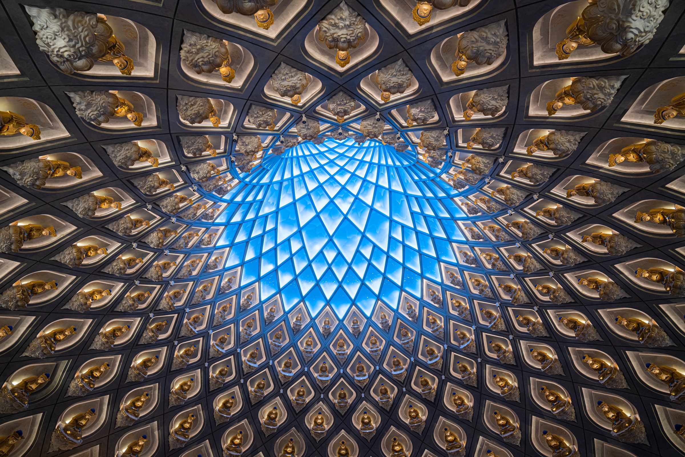 Unique Color Kinetics lighting in domed ceiling | Signify Company Website