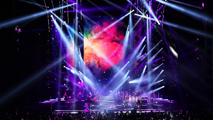 Vari-Lite shines on Marc Anthony's Pa'lla Voy Tour | Signify Company ...